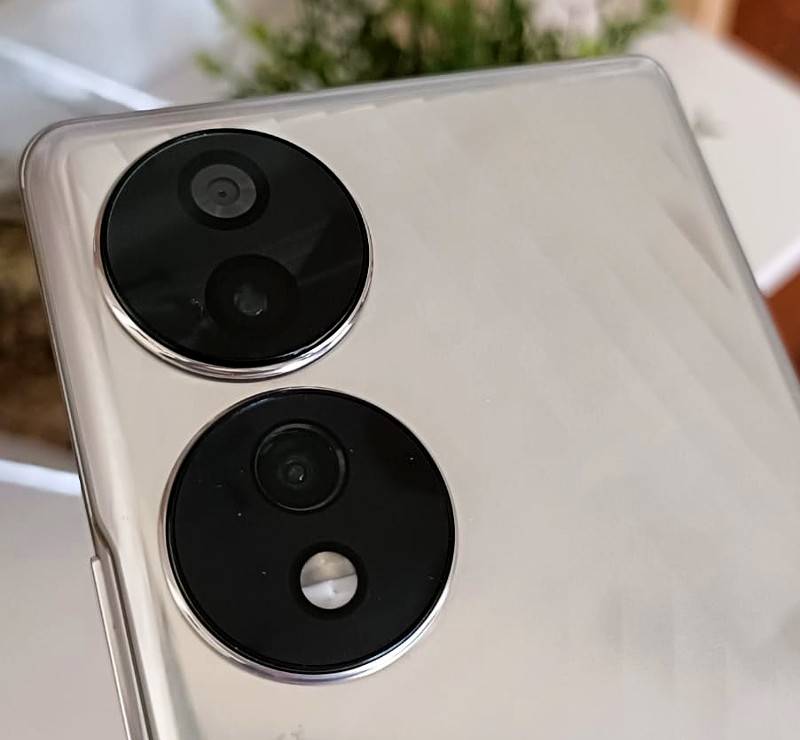 Honor 70 Review: A Stylish Device with Some Oomph Under the Hood - On ...